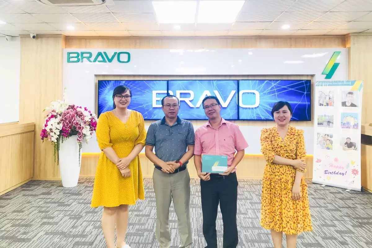 BRAVO ĐN: Khen thưởng CBNV Kinh doanh ký kết dự án phần mềm ERP - Bravo